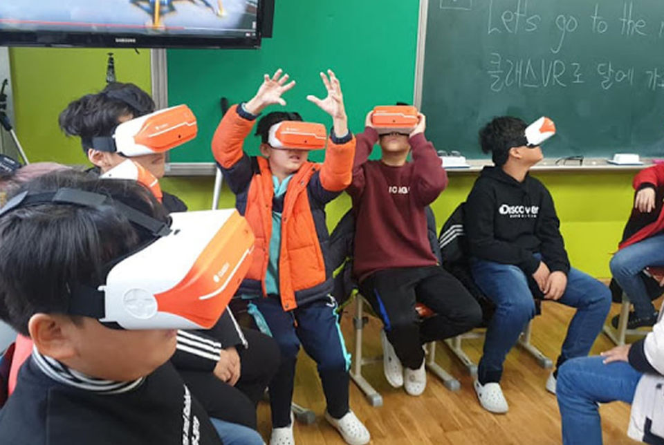 What is Virtual Reality? Everything You Need to Know - ClassVR USA